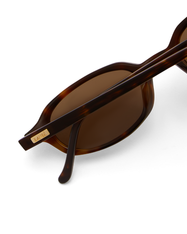 THE CASSEL - CARAMEL TORT-CHOCOLATE The Cassel by Banbé are square ...
